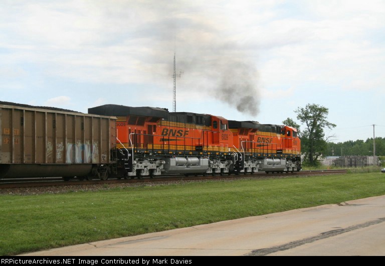 BNSF 6008 + BNSF 6009